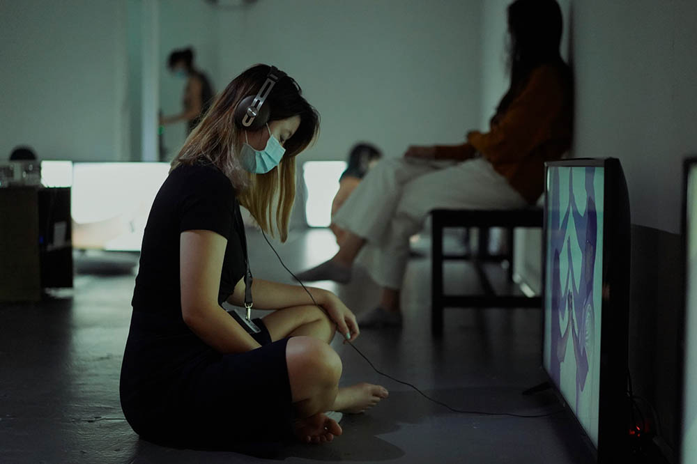 [Review] ThisConnect: Threading Worlds - What It's Like To Be ...